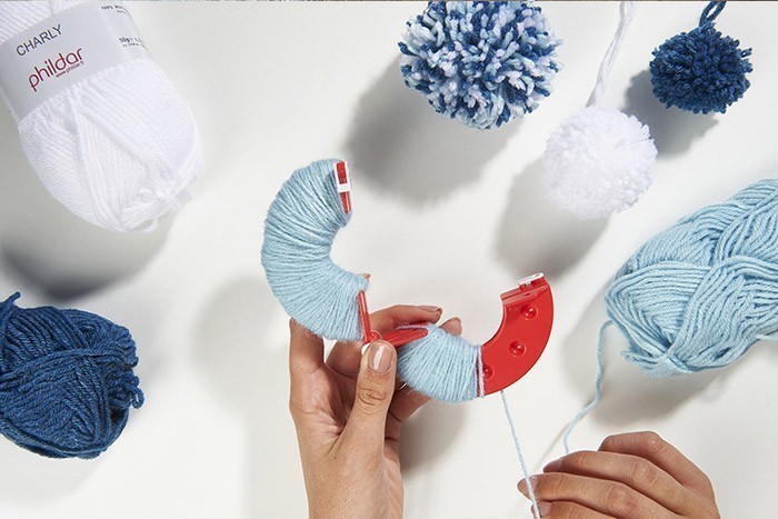 Tuto déco boules de Noël pompon | Cultura
