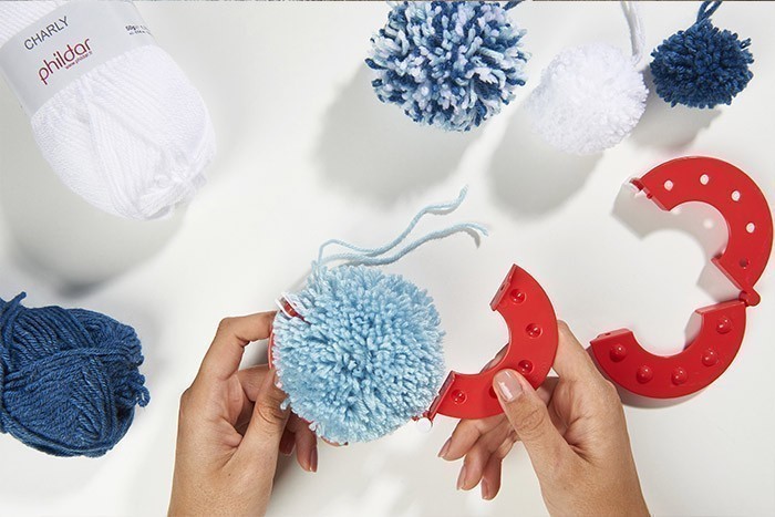 Tuto déco boules de Noël pompon | Cultura