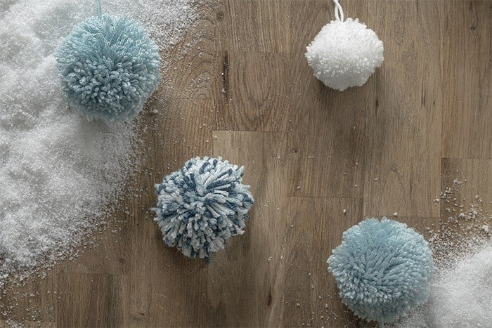 Tuto déco boules de Noël pompon | Cultura