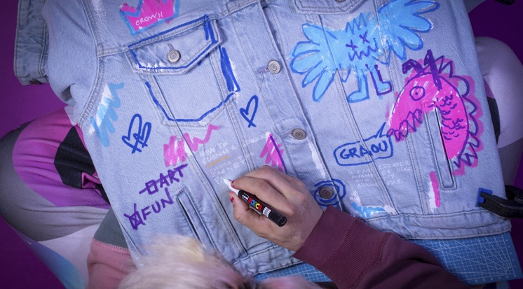 Tuto veste en jean « Pinky Monster » par BrunoGraffer avec Posca | Cultura